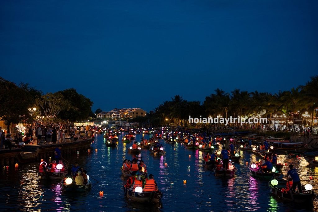 Hoi An Water Lanterns (Floating Candles) - Hoi An Old Town Vietnam