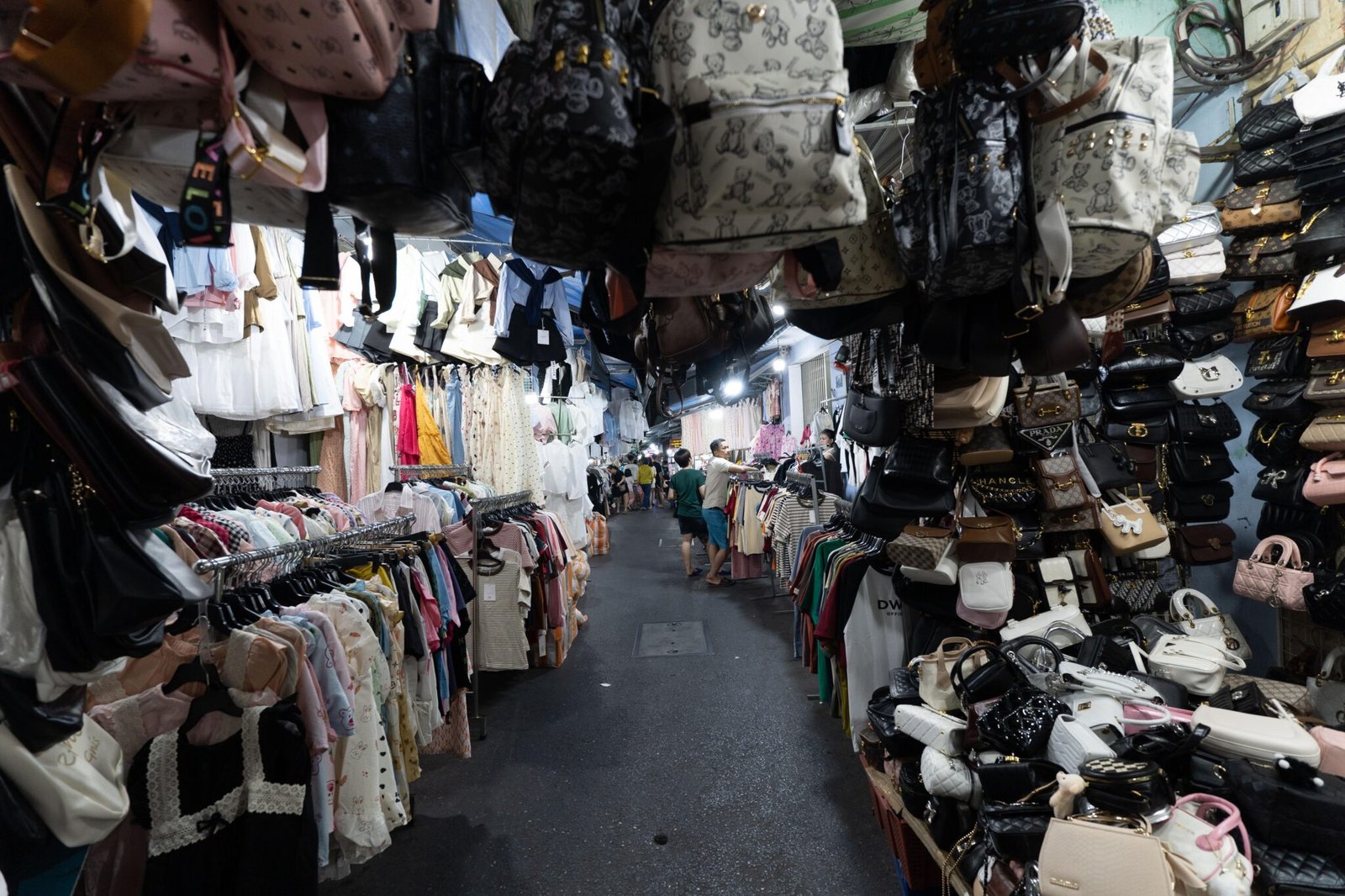 Le Duan Night Market - Things to Do in Da Nang at Night